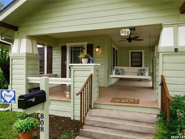 808 E Krezdorn