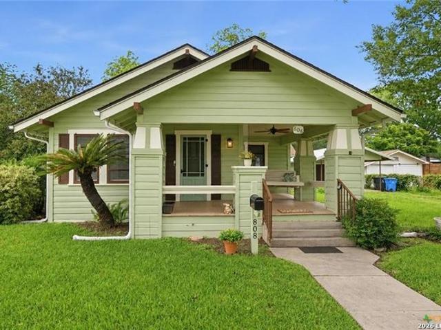 808 E Krezdorn St, Seguin, TX 78155