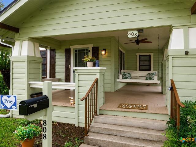 808 E Krezdorn Street