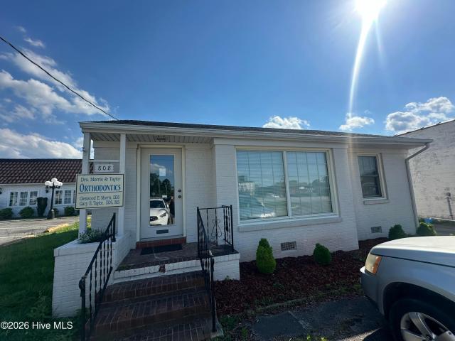 808 E Memorial Drive E