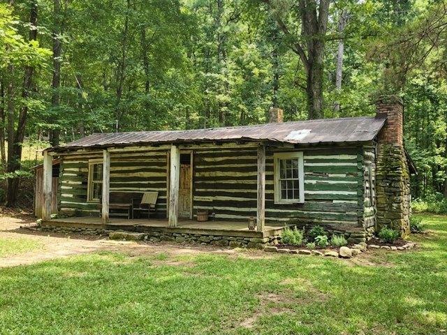 808 Enochs Rd, McEwen, TN 37101