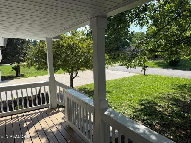 808 Eagle Den Drive