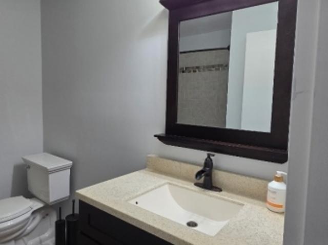 808 Eves Dr # 2R