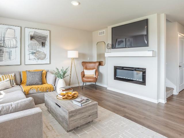 808 Fireside Drive NW