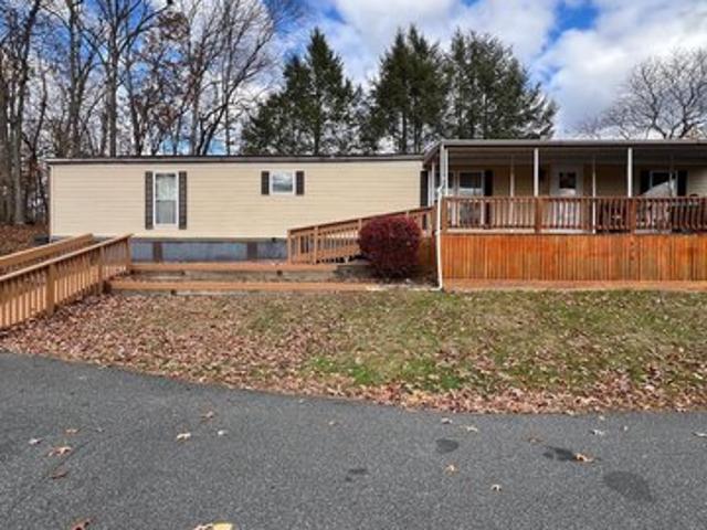 808 Holly Dr, Green Lane, PA 18054