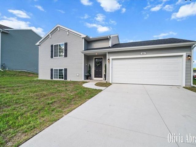 808 Hollyhock Dr, Greenville, MI 48838