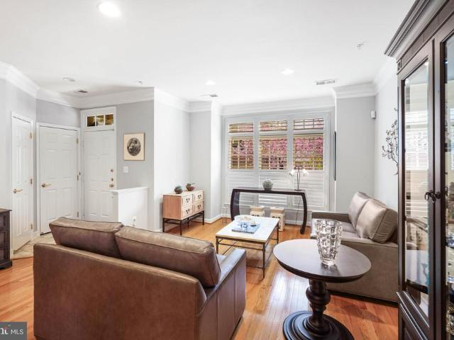 808 Oak Knoll Terrace