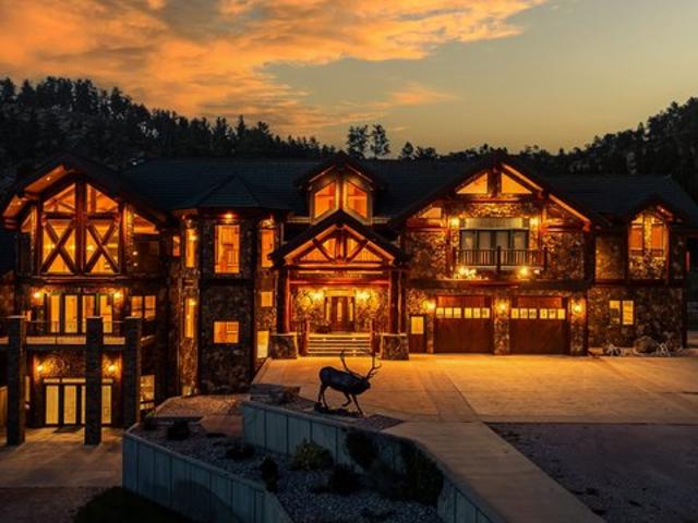 808 Oil Creek Rd, Newcastle, WY 82701