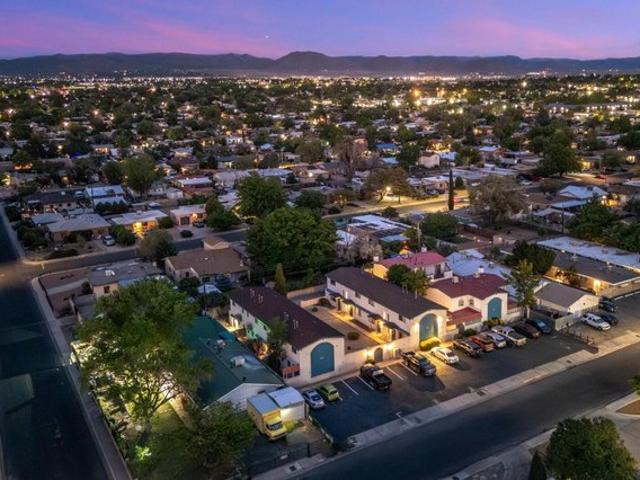 808 Ortiz Dr SE, Albuquerque, NM 87108