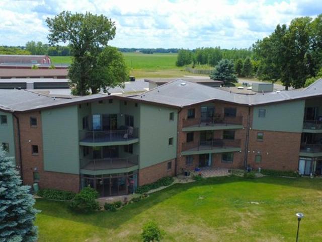 808 Lake Chapeau Dr Apt 202, Albert Lea, MN 56007