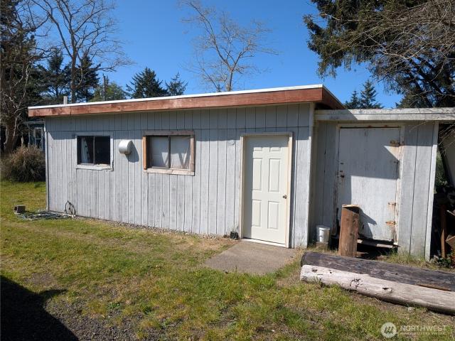 808 Magellan Avenue NE