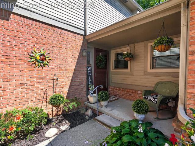 808 Maplewood Court