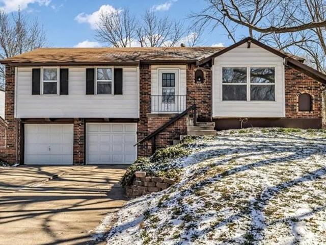 808 NW Arlington Pl, Blue Springs, MO 64015