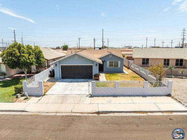 808 Sage Ct, Imperial, CA 92251