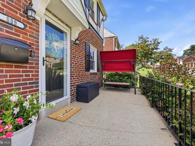 808 Stanbridge Road
