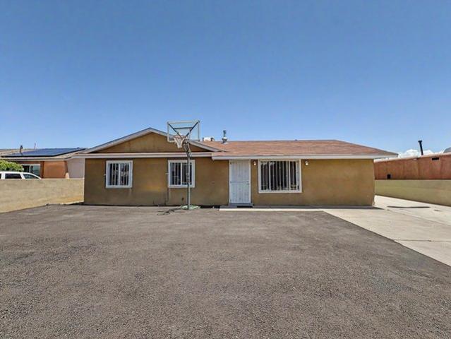 808 Sunrise Dr SW, Albuquerque, NM 87121