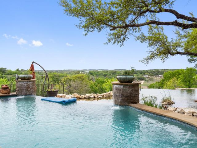 808 Rivercliff Dr