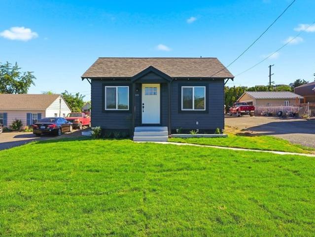 808 W Fremont Ave, Selah, WA 98942