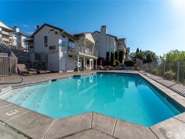 808 W Manson Hwy Apt D201, Chelan, WA 98816