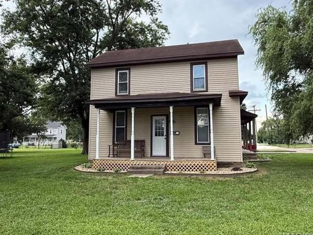 808 W Madison Ave, Altamont, IL 62411