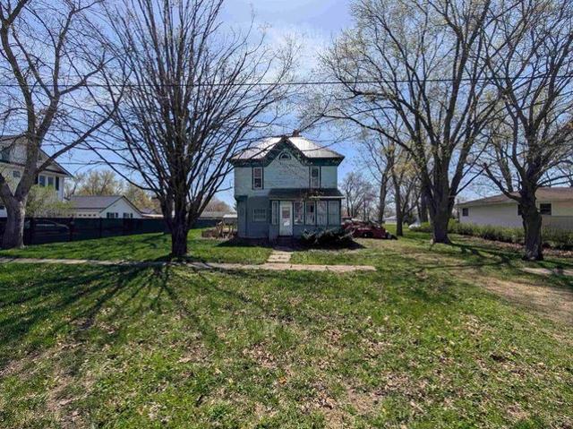 808 W Main St, Elma, IA 50628