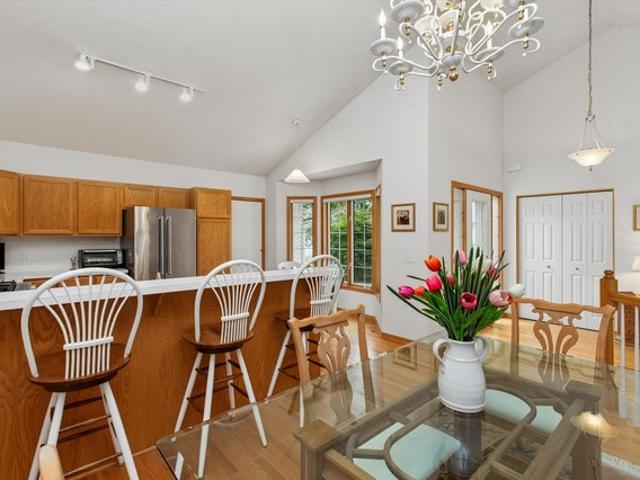 808 Winterberry Dr, Woodbury, MN 55125