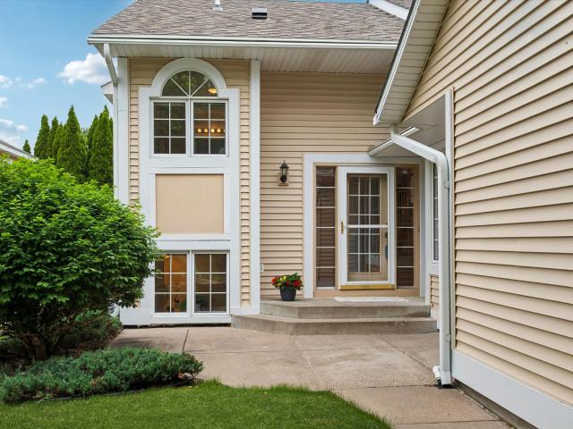808 Winterberry Drive