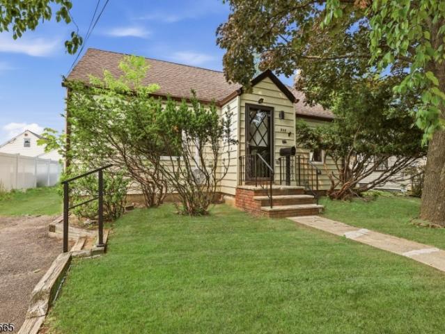 808 Tompkins Ave