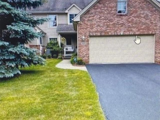 8095 Woodstone Ct, Grand Blanc, MI 48439
