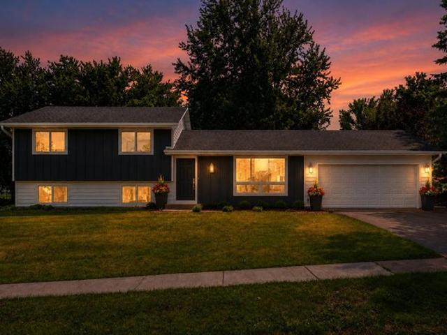 8090 th St W, Apple Valley, MN 55124