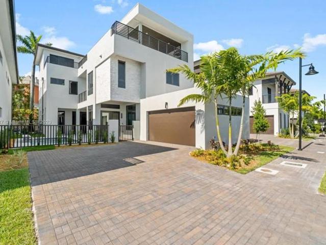 8091 48th Ter NW, Doral, FL 33166