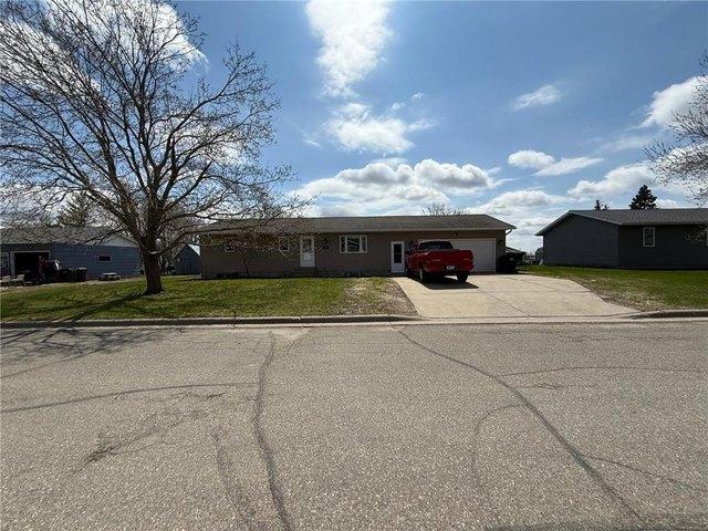 809 10th St S, Sauk Centre, MN 56378
