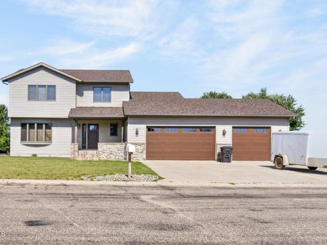 809 13th Ave SW, Jamestown, ND 58401