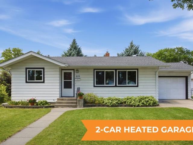 809 19th St N, Moorhead, MN 56560