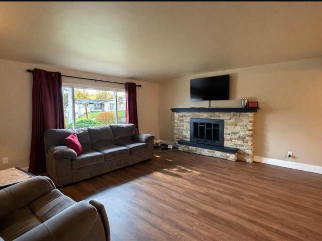 809 2nd Ave, East Brady, PA 16028 | MLS #1743 | Compass
