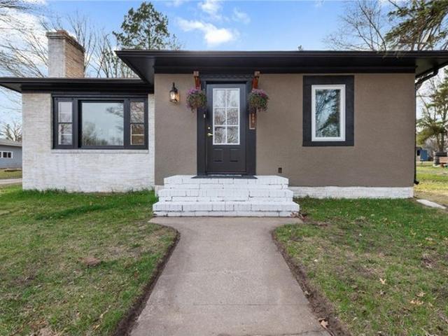 809 7th St NE, Staples, MN 56479
