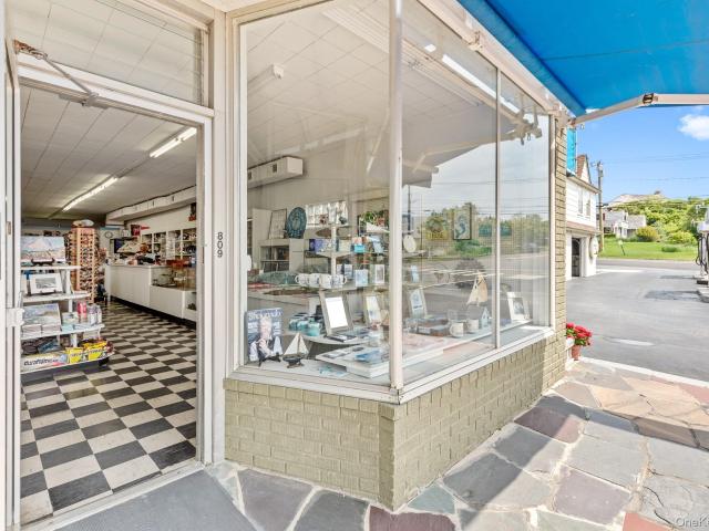 809 & 813 Montauk Highway