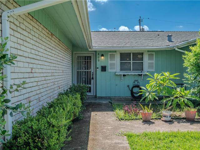 809 Crestview Drive