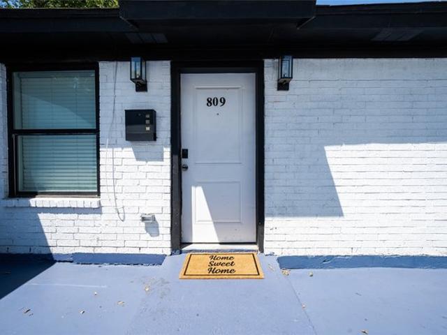 809 and 807 W Broadus Ave, Fort Worth, TX 76115