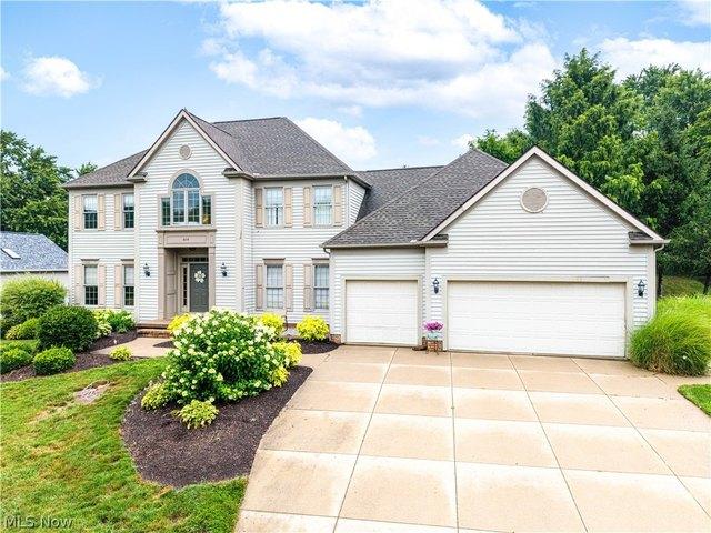809 Adam Run Dr, Cuyahoga Falls, OH 44223