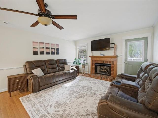 809 Grantham LN