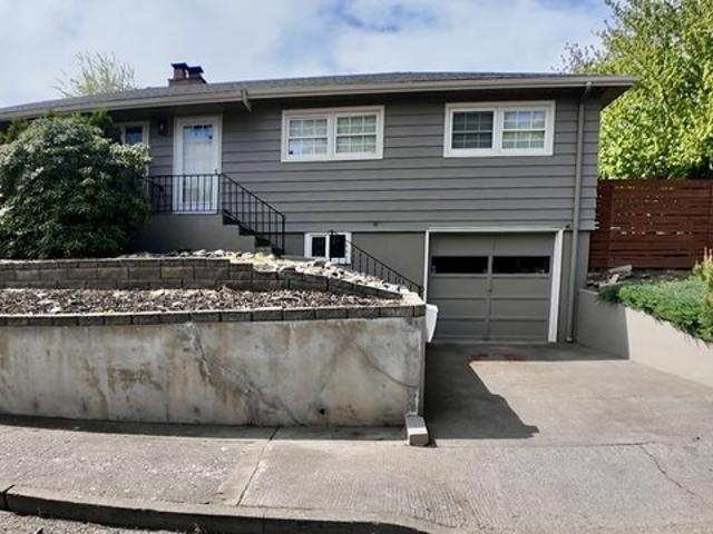 809 E 20th St, The Dalles, OR 97058