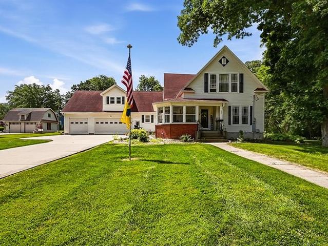 809 E Center St, Ottawa, IL 61350