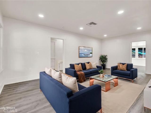 809 E Colton