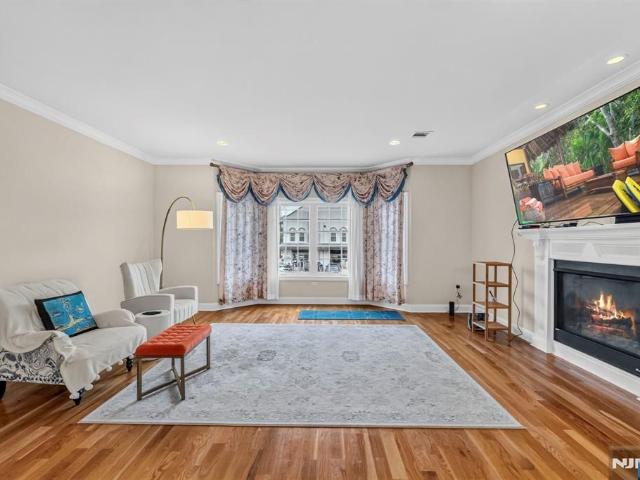 809 Edgewood Lane, Fort Lee, US, NJ