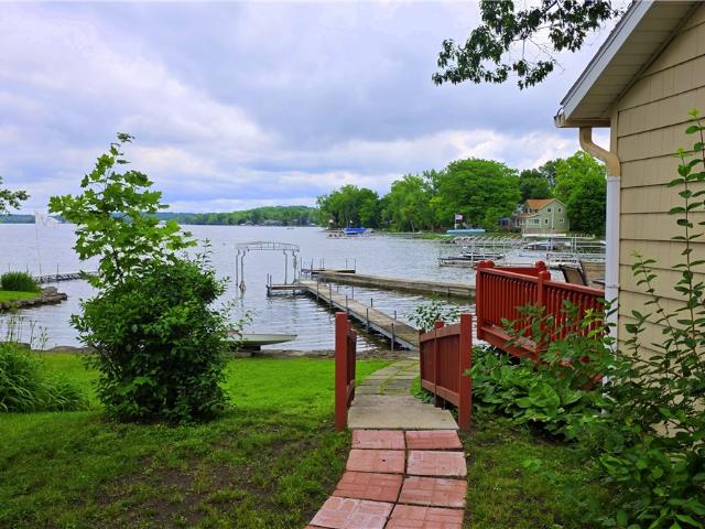 809 Farleys Point Road