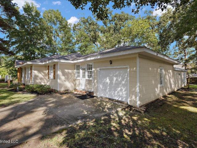 809 Oakwood Drive