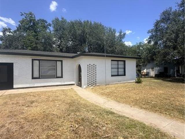 809 Loma St, Alice, TX 78332