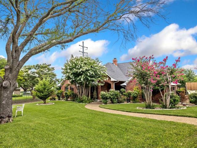 809 Lake Meadows Circle