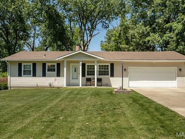 809 Lindell Dr, Ballwin, MO 63011